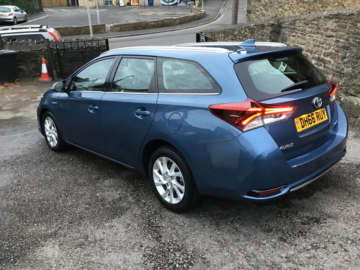 Used TOYOTA AURIS 2017 Blue in Wincanton, Somerset | Bridge Motors