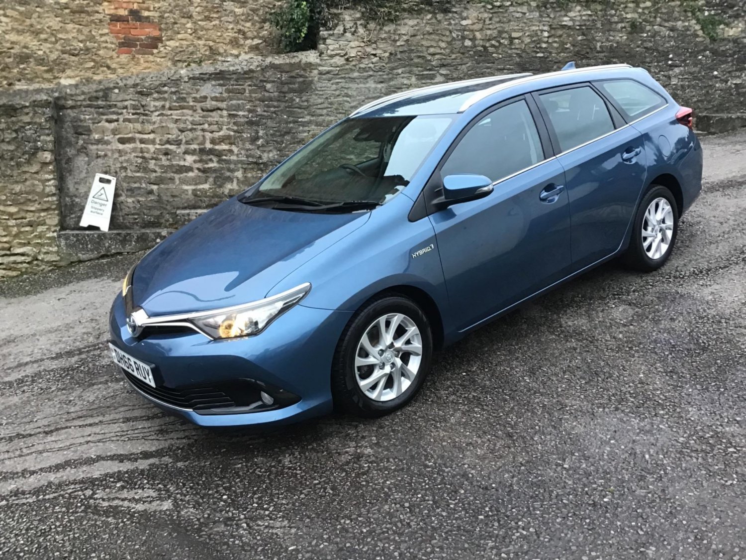 Used TOYOTA AURIS 2017 Blue in Wincanton, Somerset | Bridge Motors