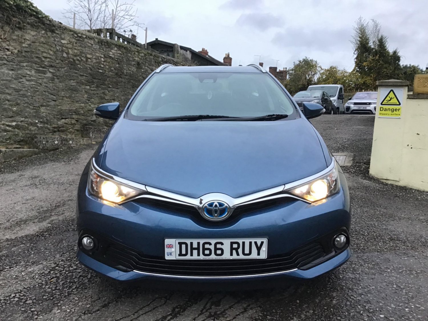 Used TOYOTA AURIS 2017 Blue in Wincanton, Somerset | Bridge Motors